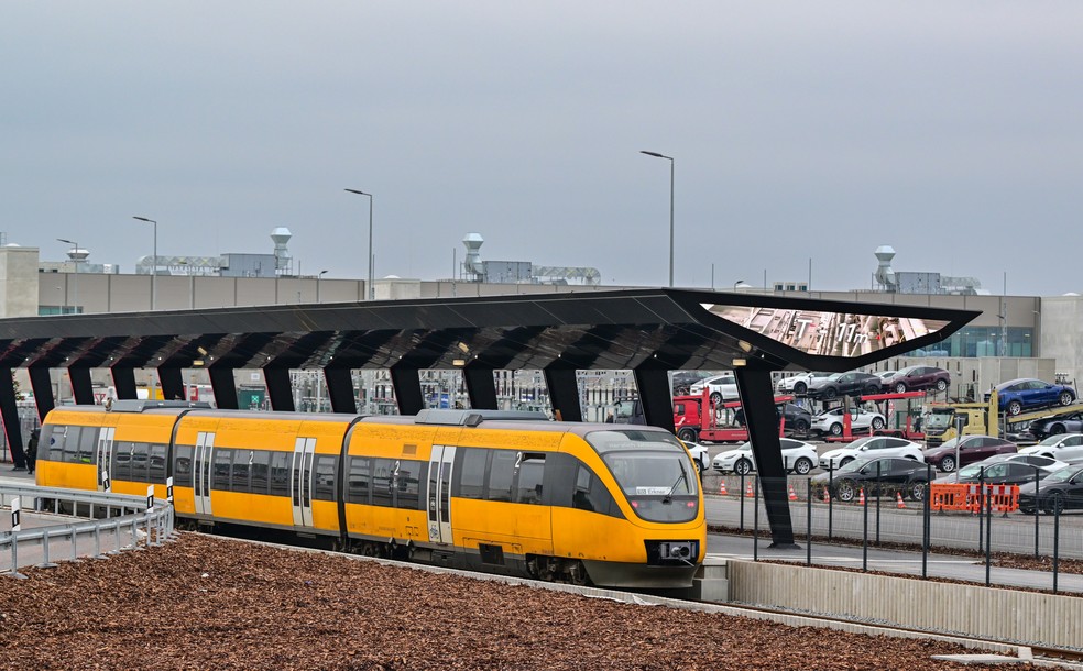 Giga Train: Tesla, de Elon Musk, estreia trem 100% elétrico na Alemanha