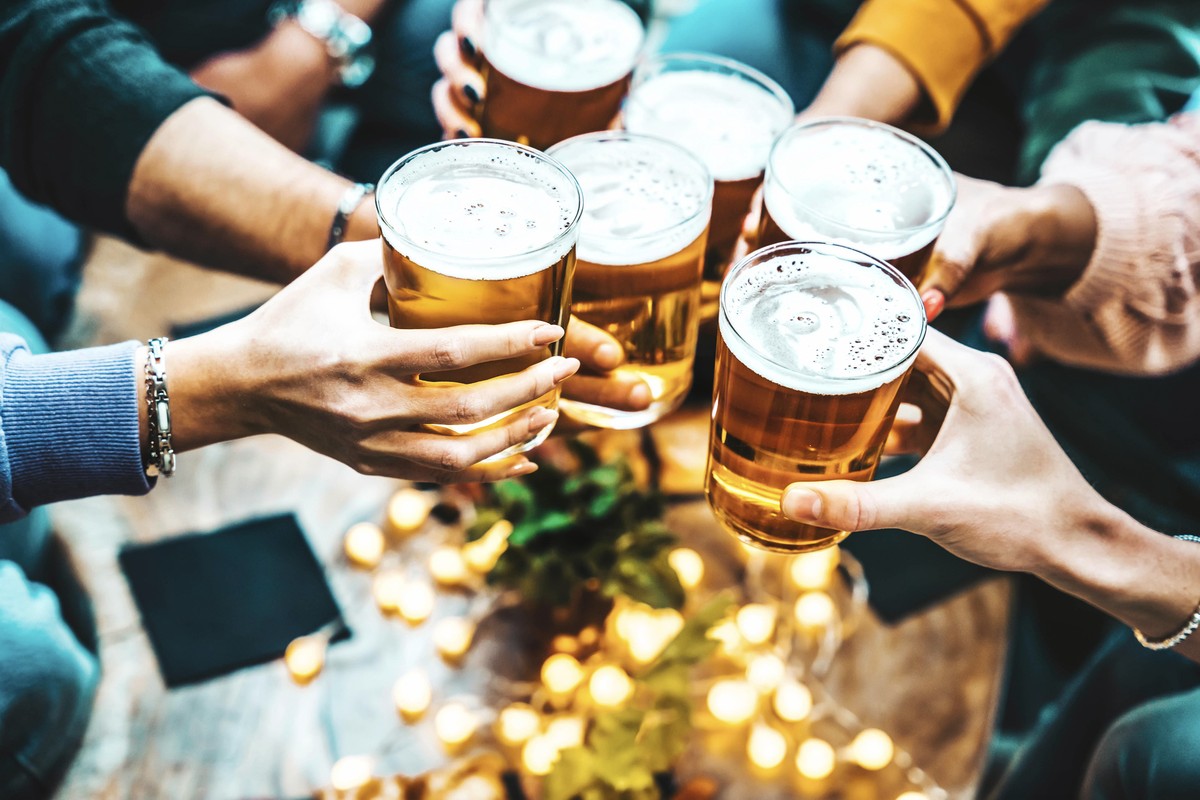 Beber não faz os outros parecerem mais atraentes, aponta estudo