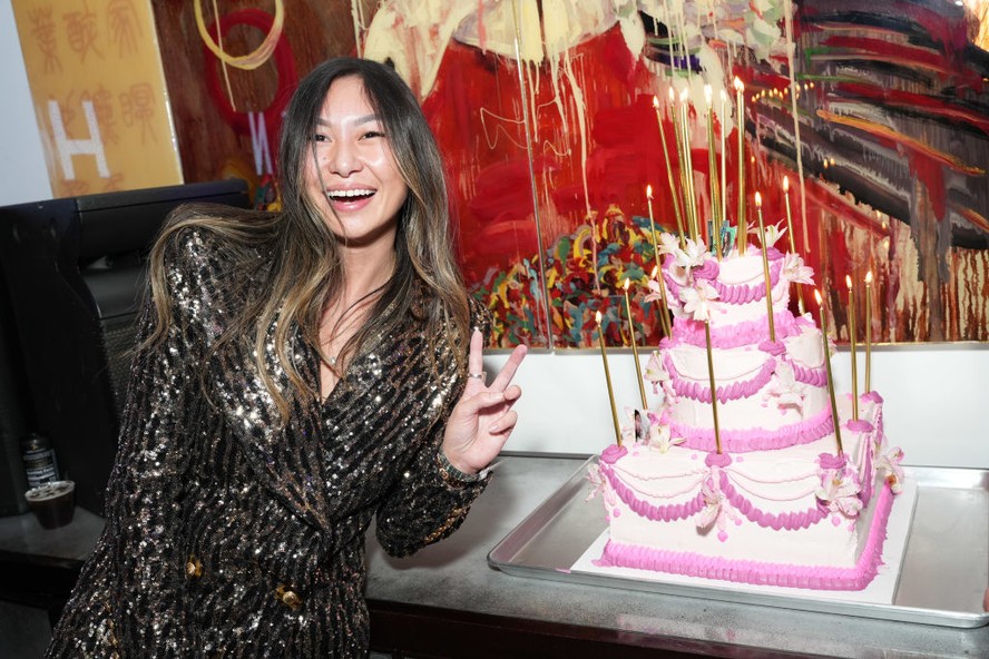 Conheça Lucy Guo: jovem que desbancou Taylor Swift ao construir sua ...