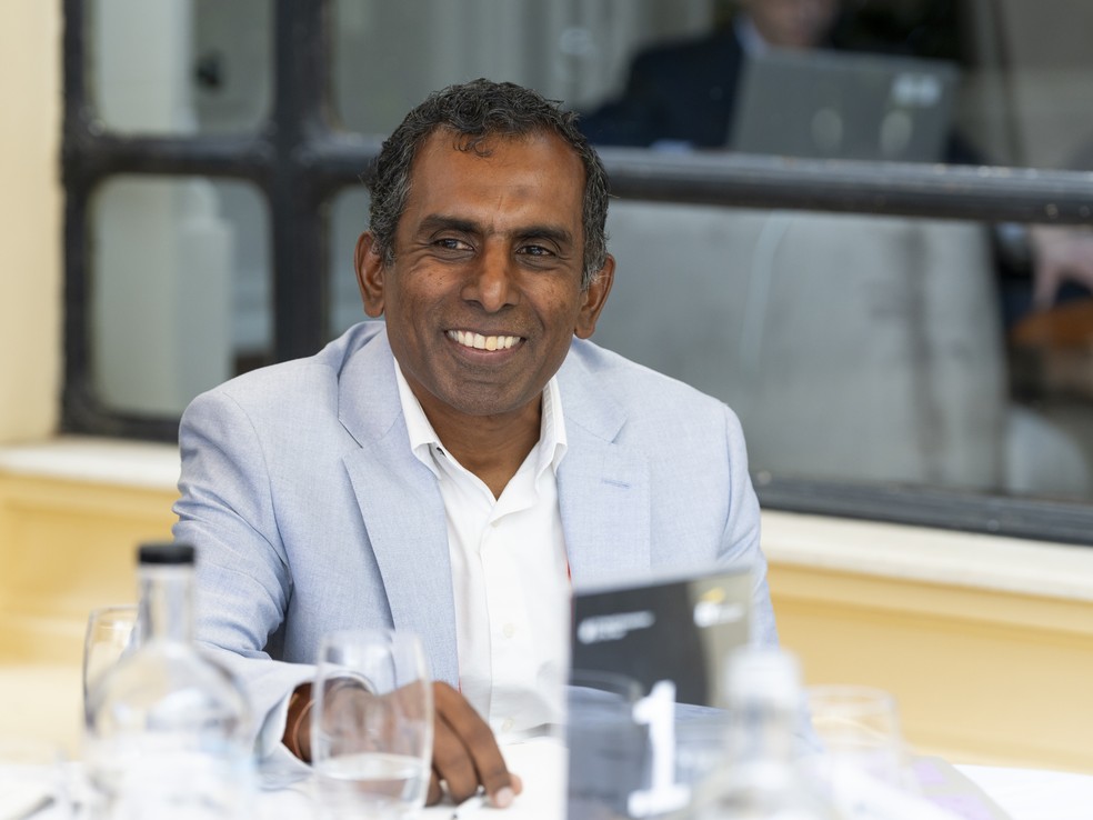 Indiano Vellayan Subbiah é eleito empreendedor do ano pelo prêmio EY ...