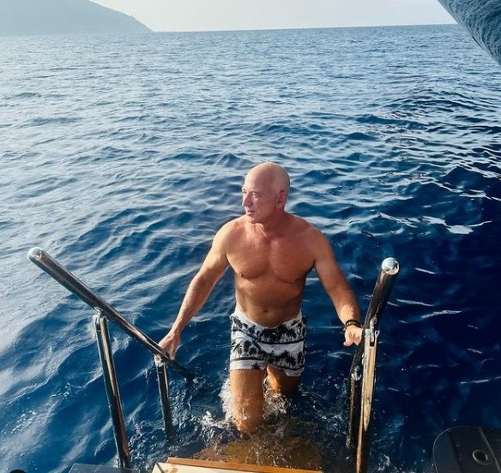 A moda no Vale do Silício é ser fitness: Jeff Bezos exibe corpo malhado ...
