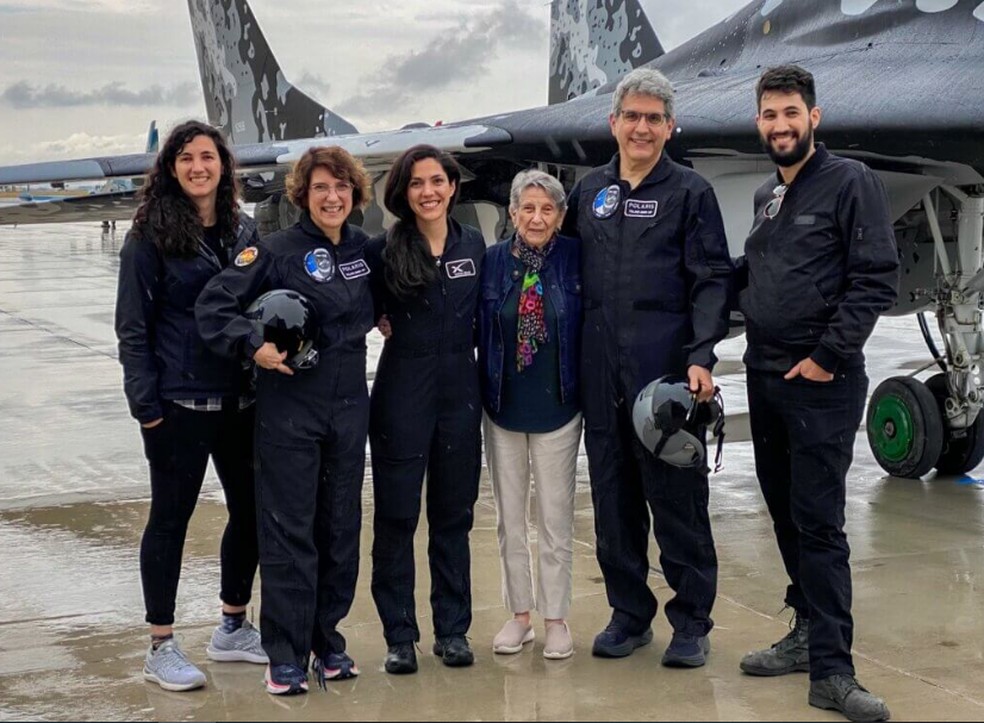 Quem é Sarah Gillis, primeira mulher a fazer uma caminhada privada no ...