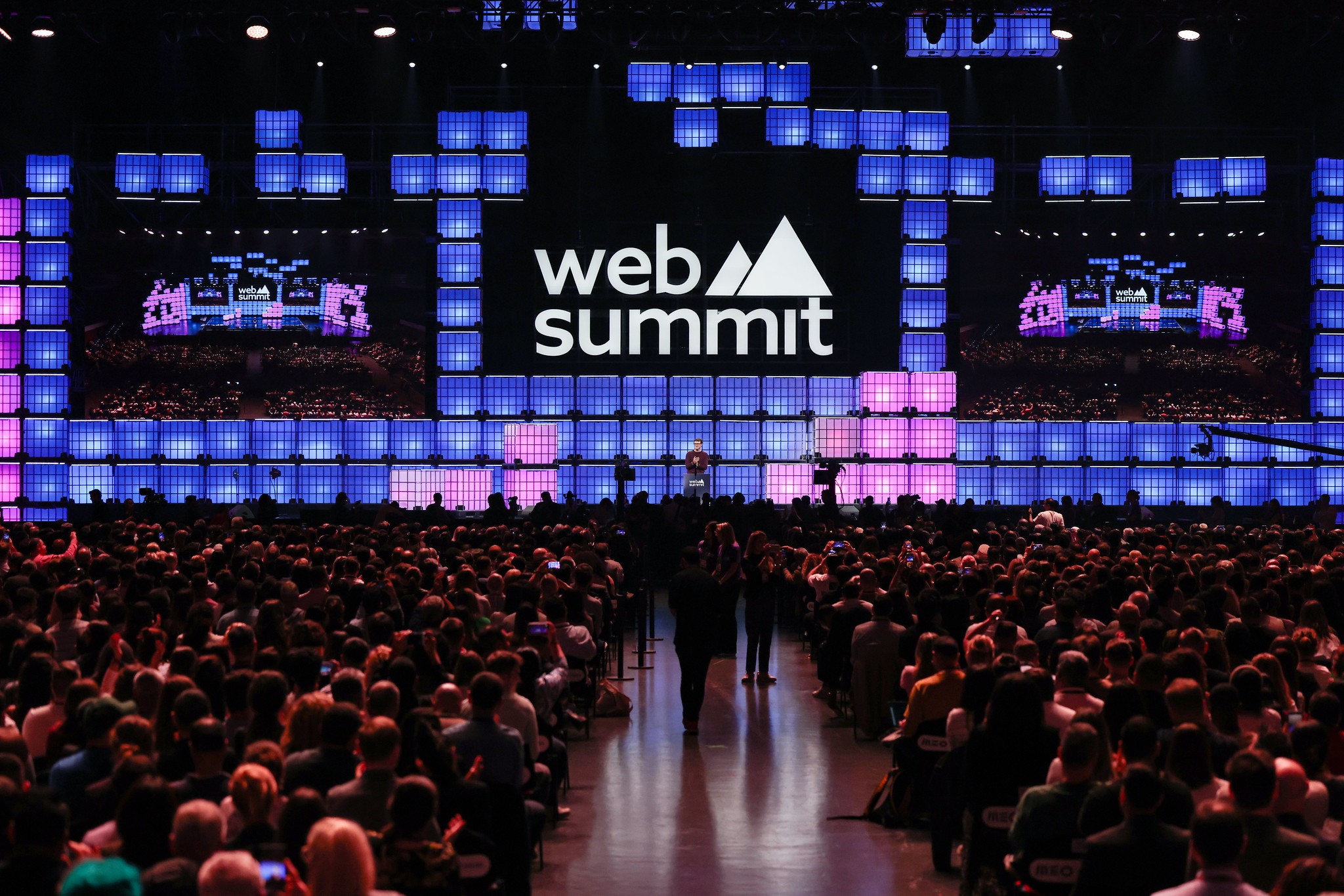 Web Summit começa em Lisboa com foco em nova fase da IA e palco ...