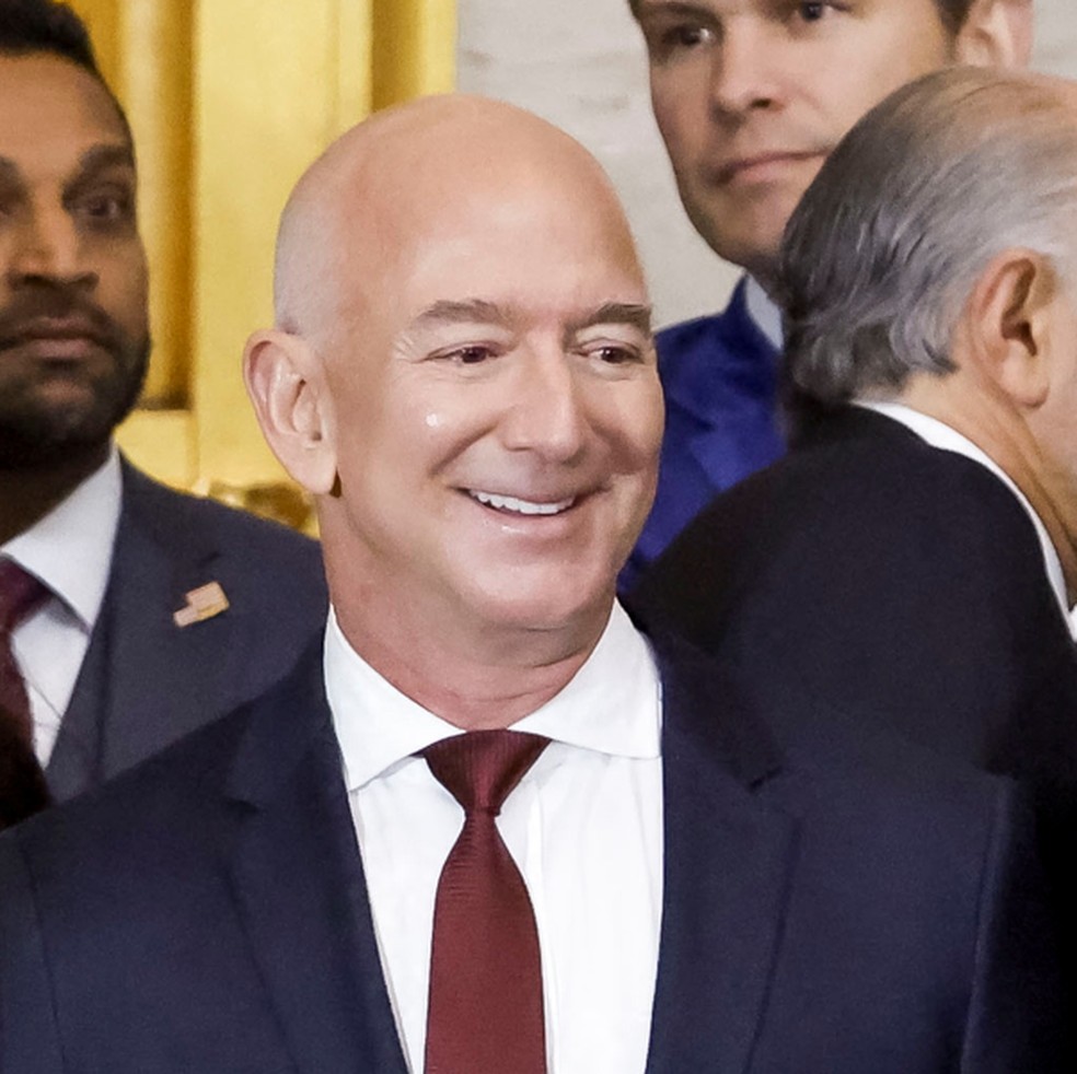 A foto que exibe o 'bromance' dos barões das big techs com Trump