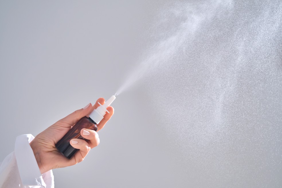 Cientistas criam spray nasal que reverte envelhecimento cerebral com ...