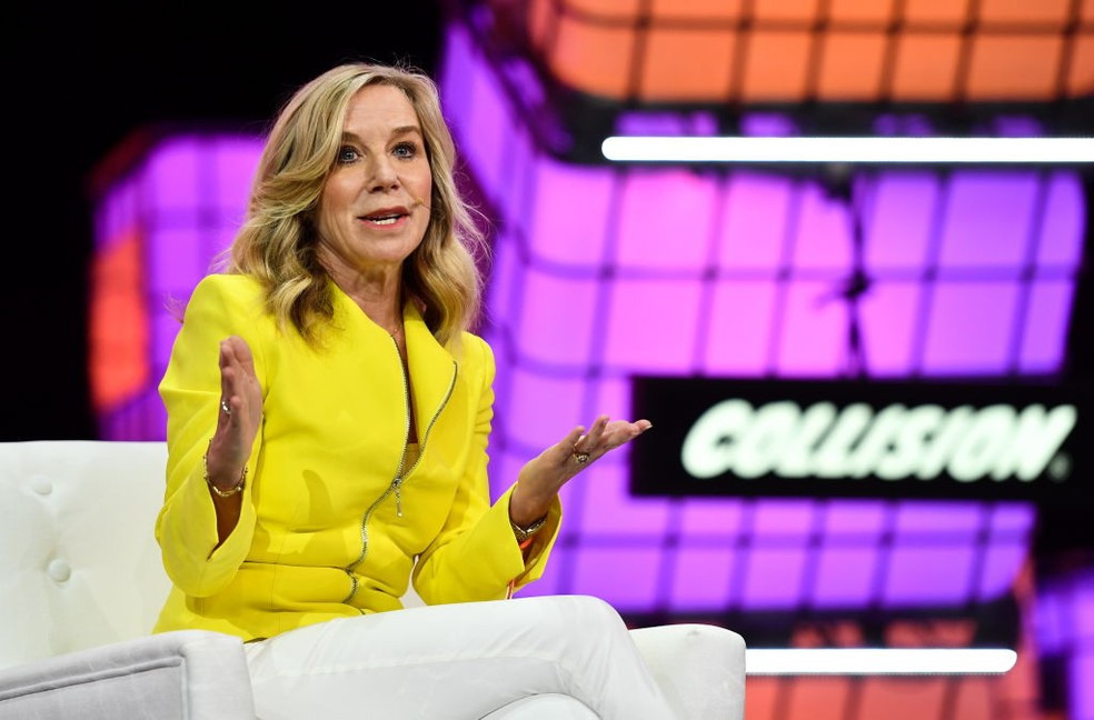 Para sair da crise, Airbnb se livrou de tudo que não era essencial ao negócio, diz Catherine ...