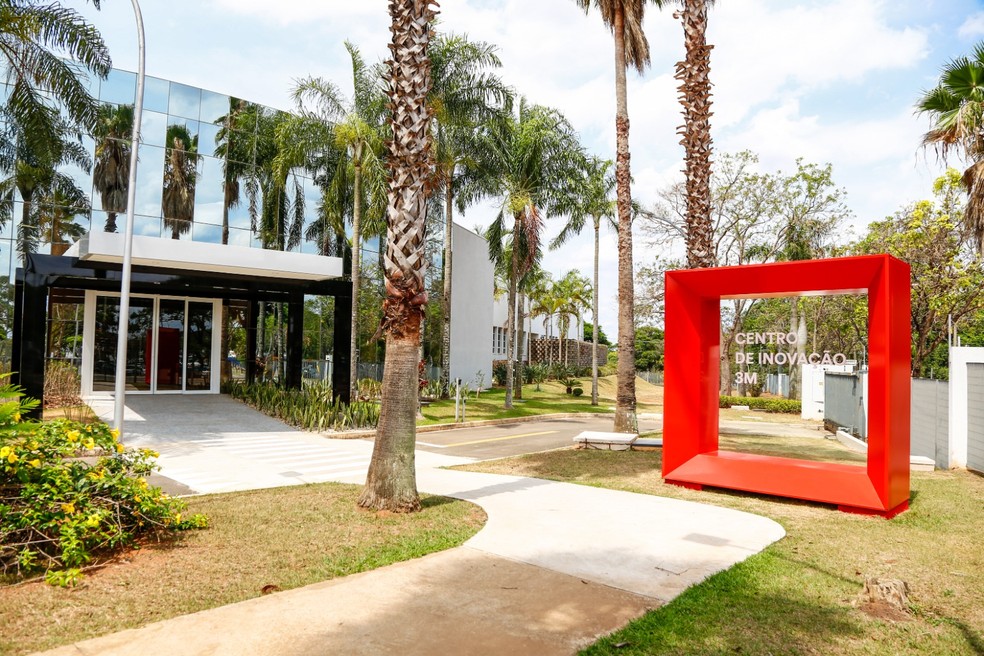 Robôs e engenheiros de software: centro de inovação da 3M tenta ...