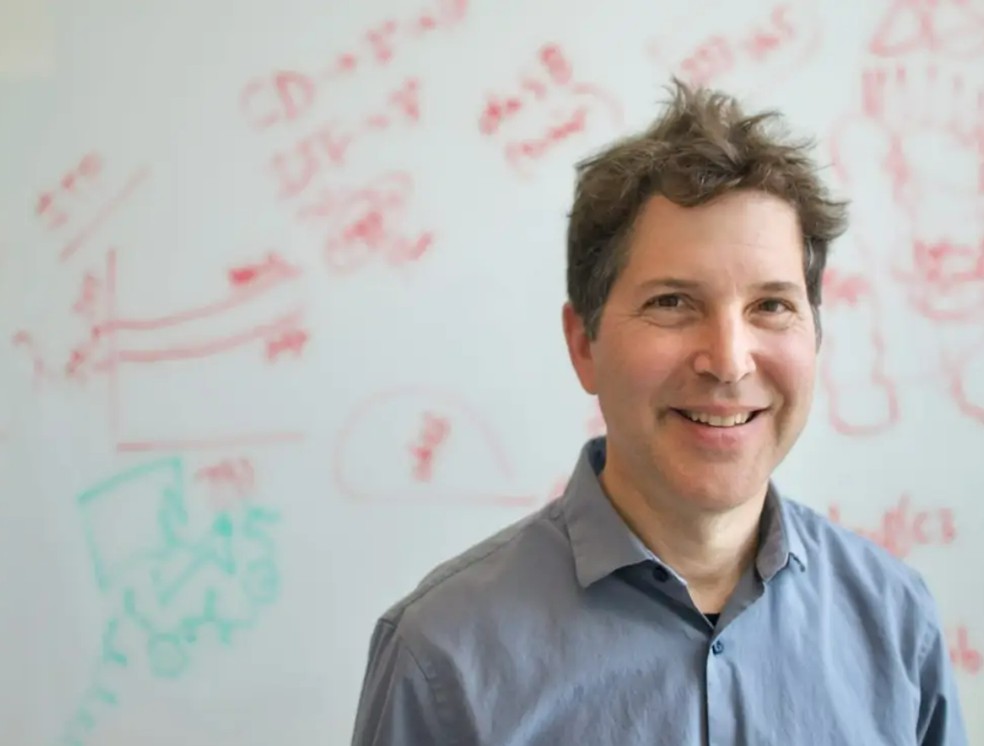 Cientista usa IA para criar spray nasal que pode proteger contra covid ...