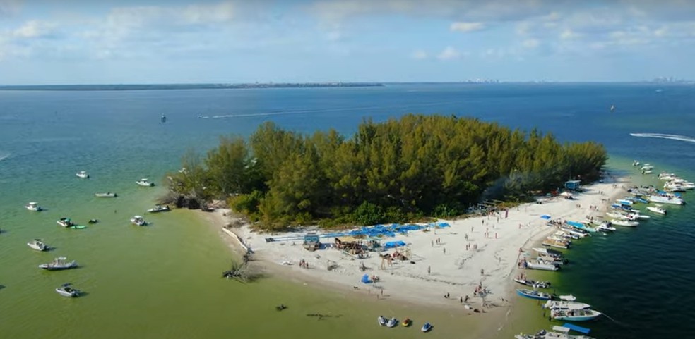 Conhecida como 'ilha das latas de cerveja', Pine Key Island, nos EUA ...