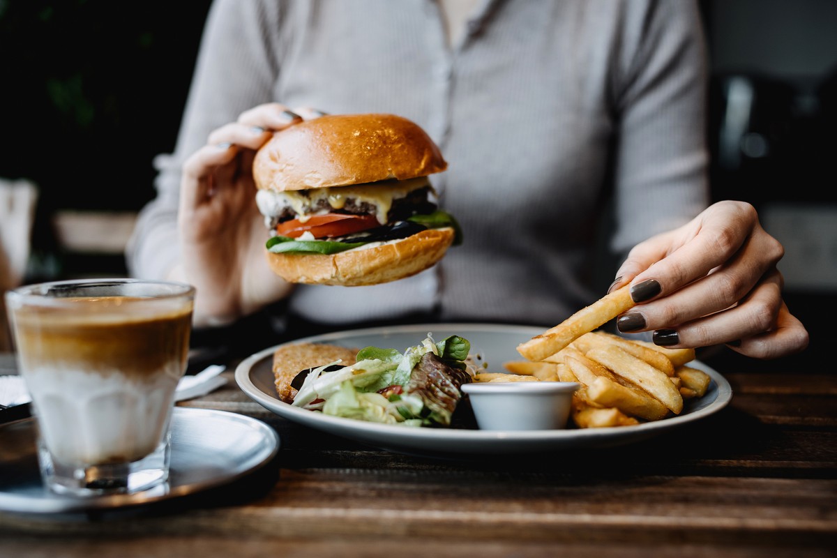 O impacto oculto dos alimentos ultraprocessados nos homens: ganho de ...