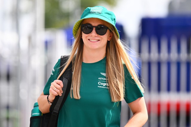 Jessica Hawkins se torna primeira mulher em cinco anos a testar carro de F1