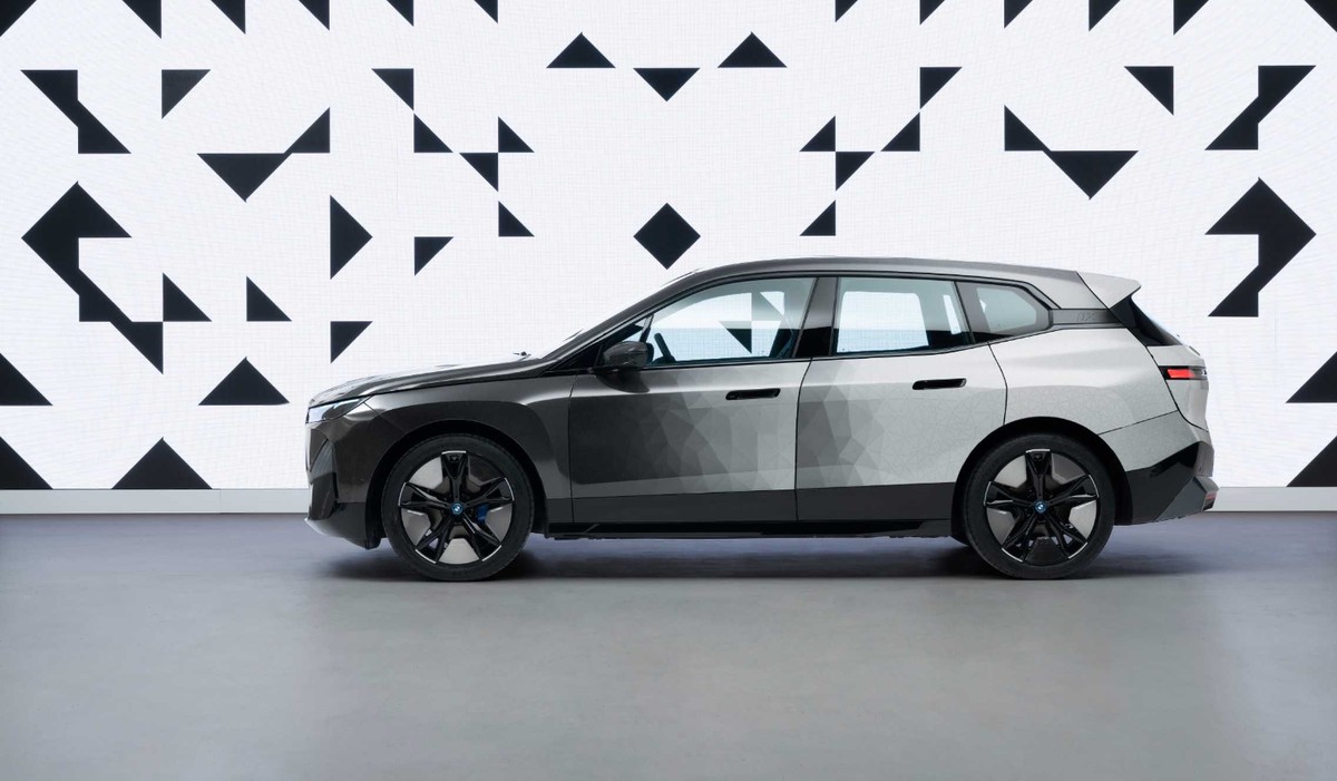 Tesla muda de cor? Entenda o que é real sobre a personalização dos carros