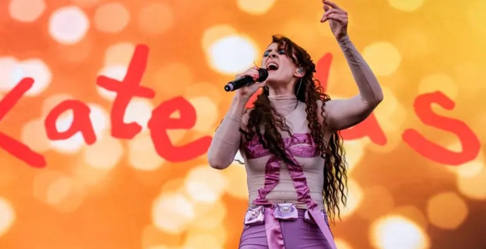 A estrela da música pop que diz fazer dinheiro no Only Fans para ...