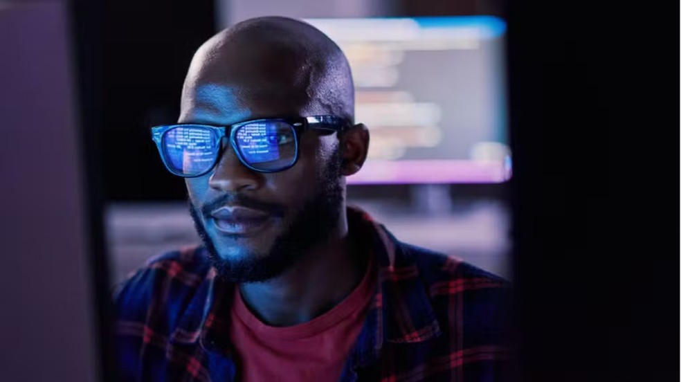 A rotina traumatizante dos moderadores de redes sociais: 'Sacrifico ...