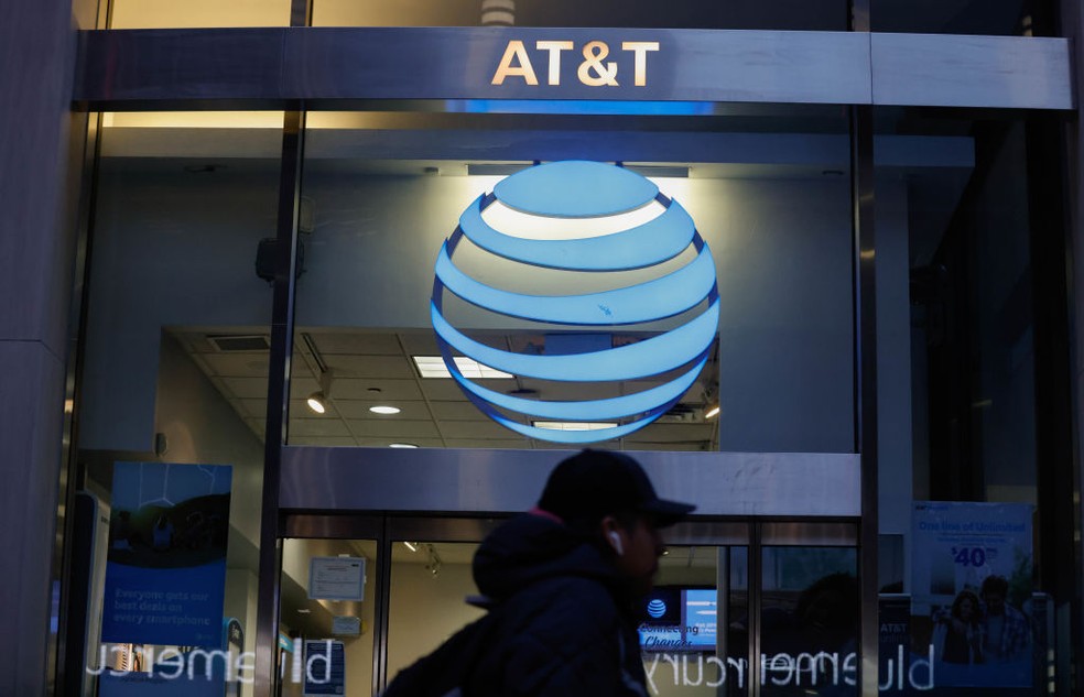 AT&T frustra expectativas de lucro no 4º trimestre e ação cai 3% no pré ...