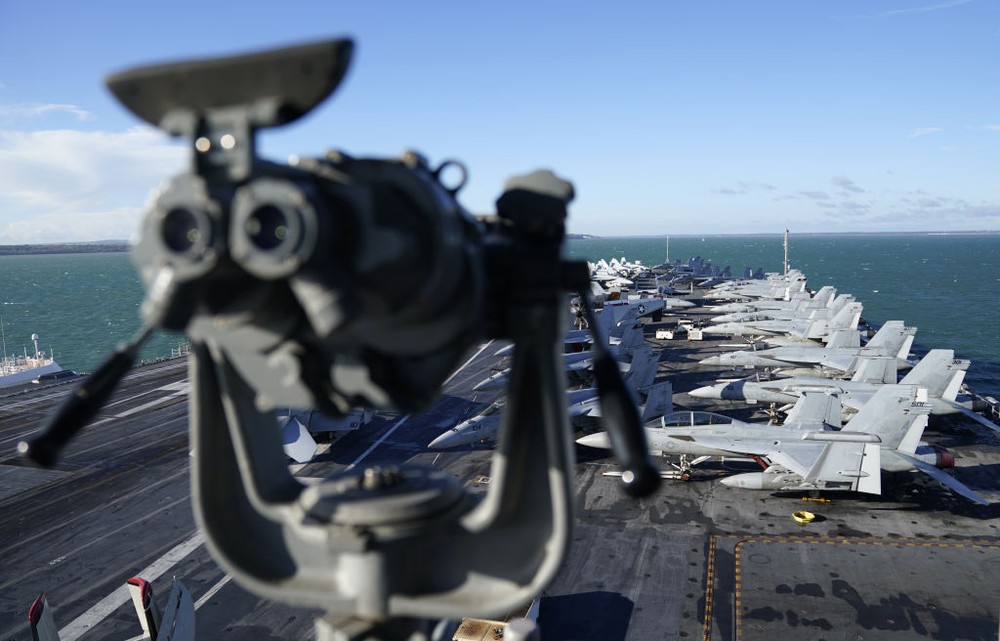 Conheça o USS Gerald R. Ford, maior navio de guerra do mundo enviado ...