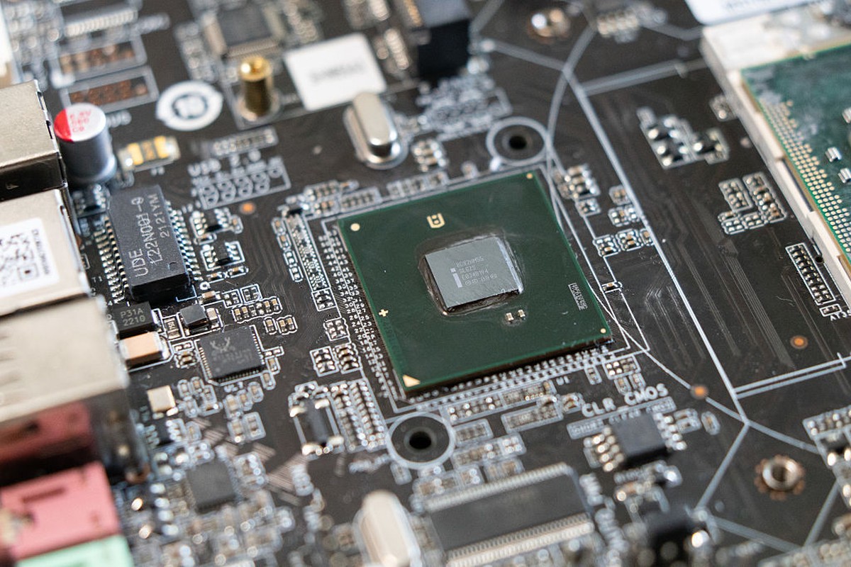 Trump considera tarifar eletrônicos estrangeiros com base no número de ...