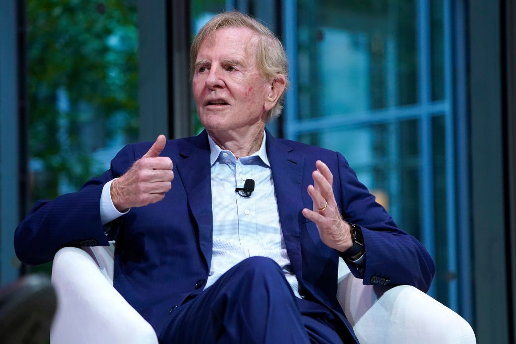 Ex-CEO da Apple diz que a dona do iPhone tem seu 'primeiro concorrente ...