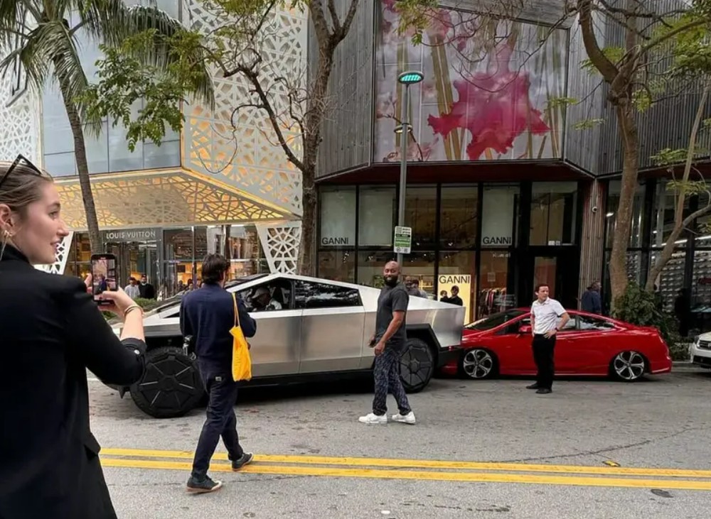 Pharrell Williams passa perrengue para estacionar seu Tesla Cybertruck ...