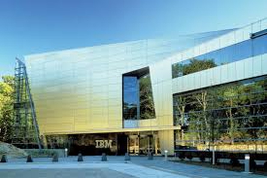 IBM lança novos agentes de IA para empresas e governos visando aumentar ...