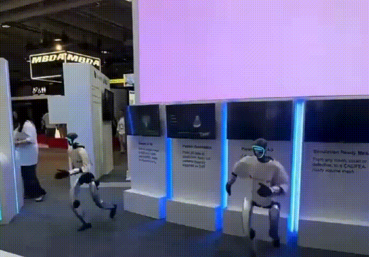 Robôs “se rebelam” e quebram TVs durante feira de tecnologia em Paris ...