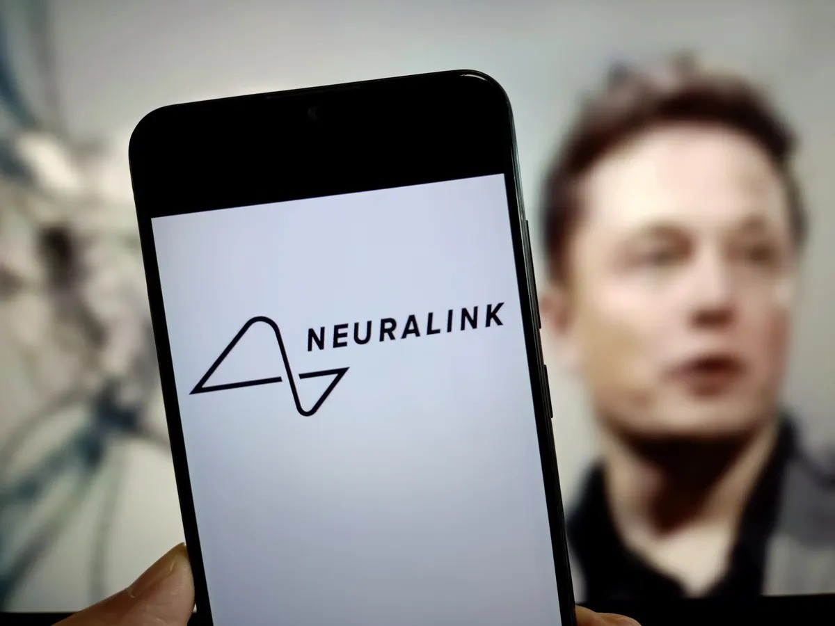 Neuralink, startup de implantes cerebrais de Elon Musk, levanta ...