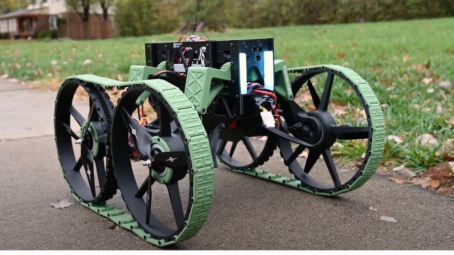 'Transformer da vida real': inventor cria veículo que anda como um tanque e voa como um drone ...