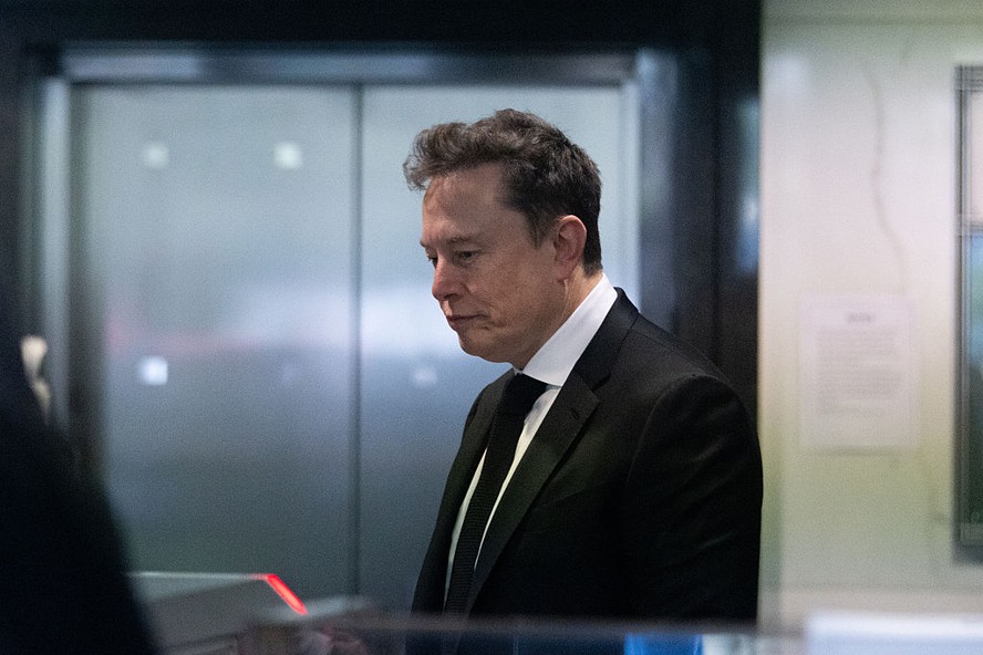 Elon Musk cogitou deixar OpenAI para seus filhos, diz Sam Altman em ...