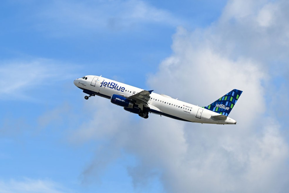 JetBlue e Spirit Airlines desistem de acordo para fusão | Empresas ...