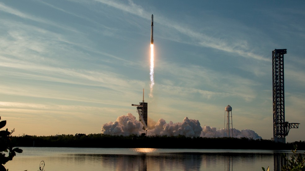 Mistério no espaço sideral: pedaço esquecido de foguete da SpaceX pode ...