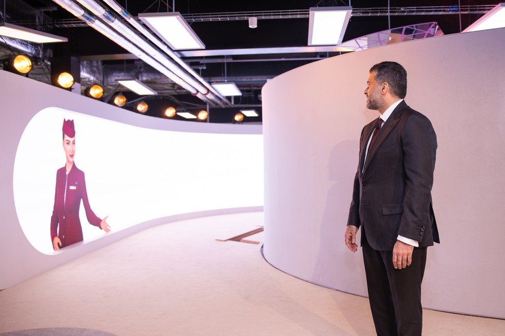 CEO e comissária de IA da Qatar Airways apresentam nova versão da ...