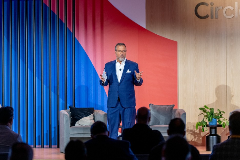 Adotar IA é uma maratona, não um sprint, avalia chefe global de vendas ...