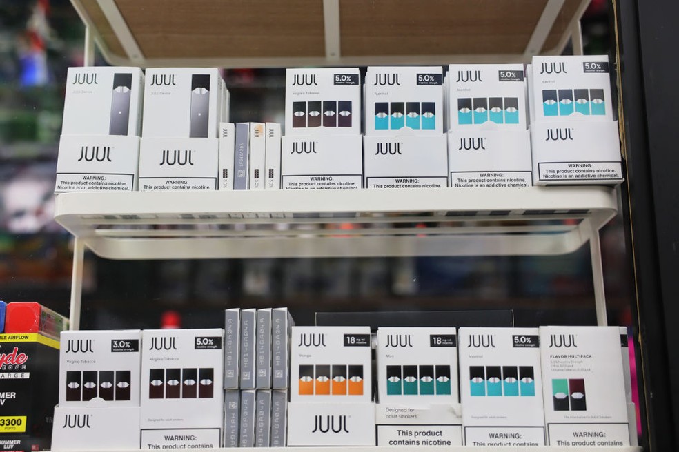 Cigarros eletrônicos: FDA revoga proibição de vapes da Juul | Ciência e ...