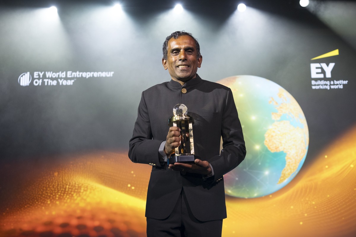 Indiano Vellayan Subbiah é eleito empreendedor do ano pelo prêmio EY ...