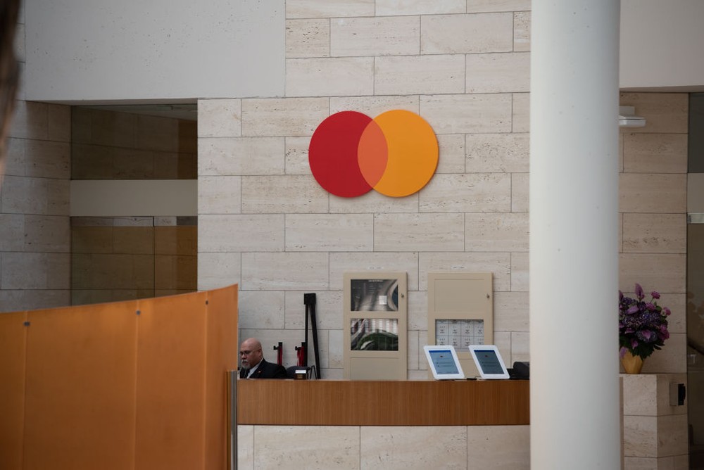 Mastercard interromperá trabalho em novo código de pagamentos para ...