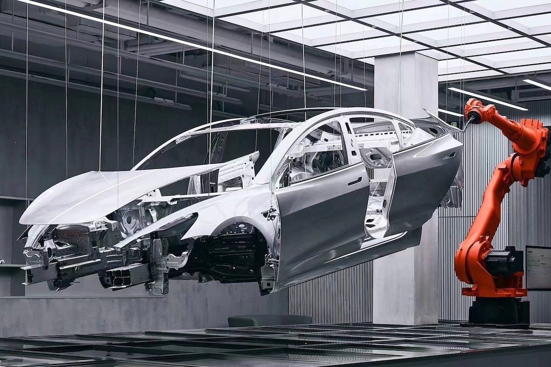 Tesla apresenta loja conceitual que constrói carros em apenas 45 segundos
