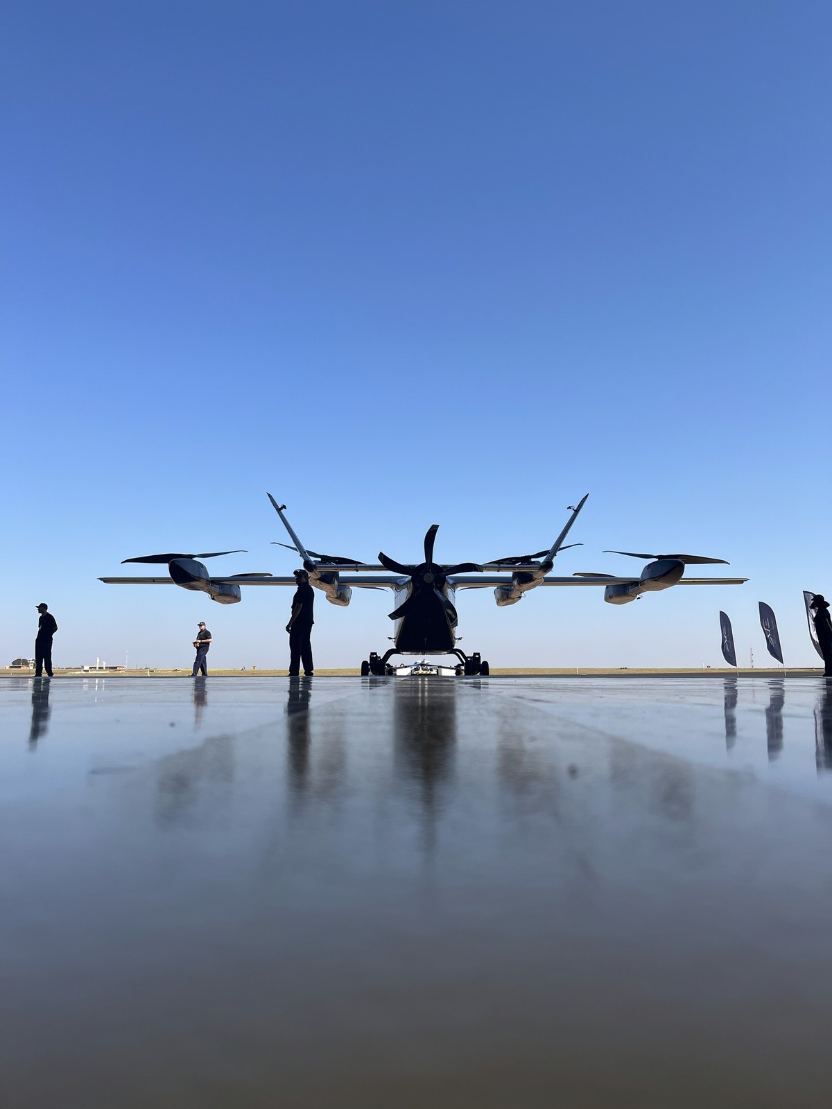 Eve, da Embraer, mostra primeiro protótipo do seu carro voador em ...