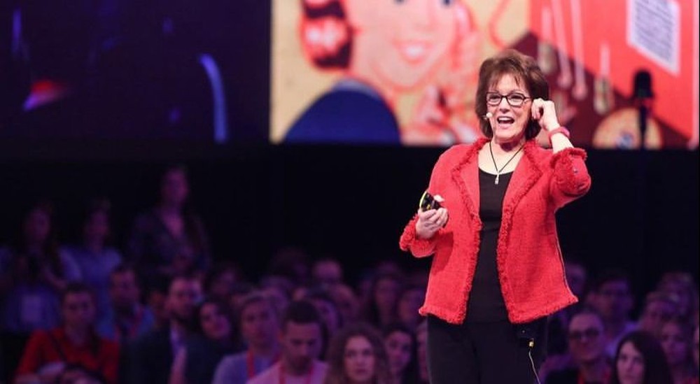 Quem é Susan Bennett, a primeira pessoa a emprestar a voz para a Siri ...