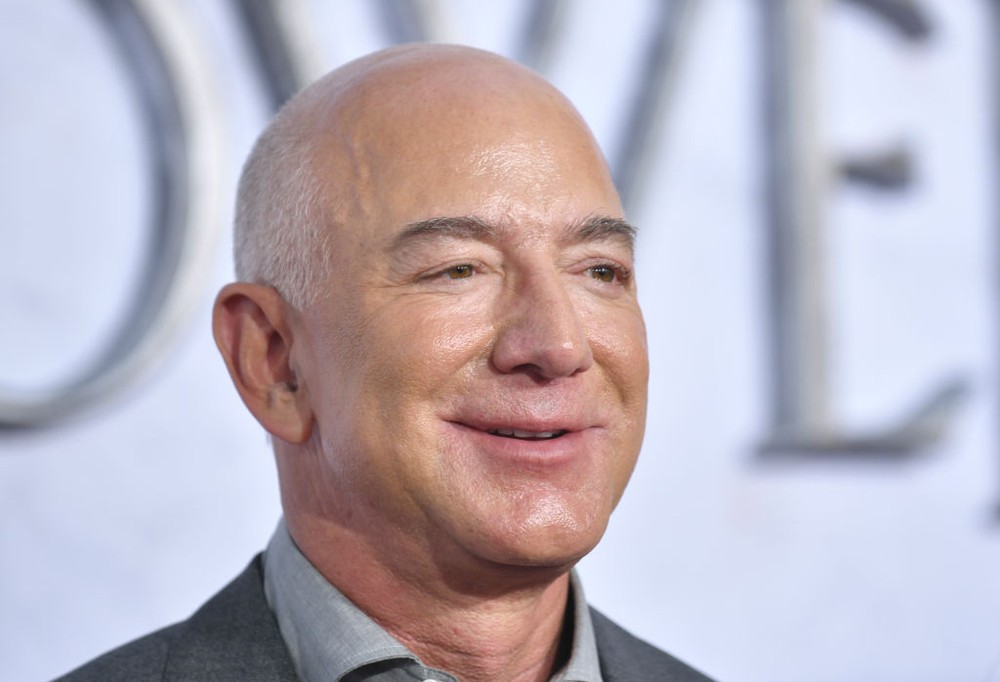 Jeff Bezos destrona Bernard Arnault e volta a ser a pessoa mais rica do ...