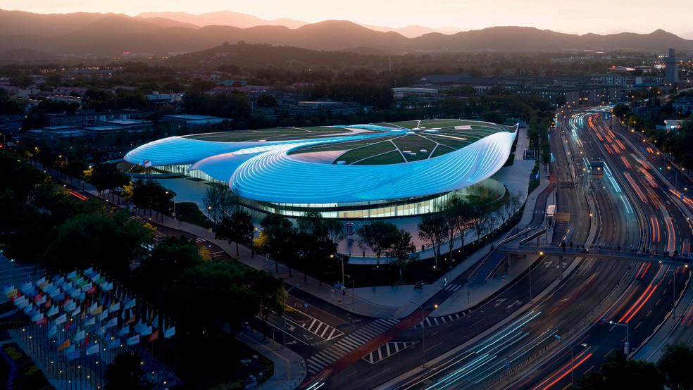 Centro de inovação na China tem prédio futurista e integrado ao entorno