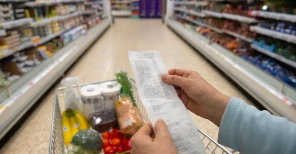 Menos sorvete, menos comida fora: a anatomia da queda do poder de ...