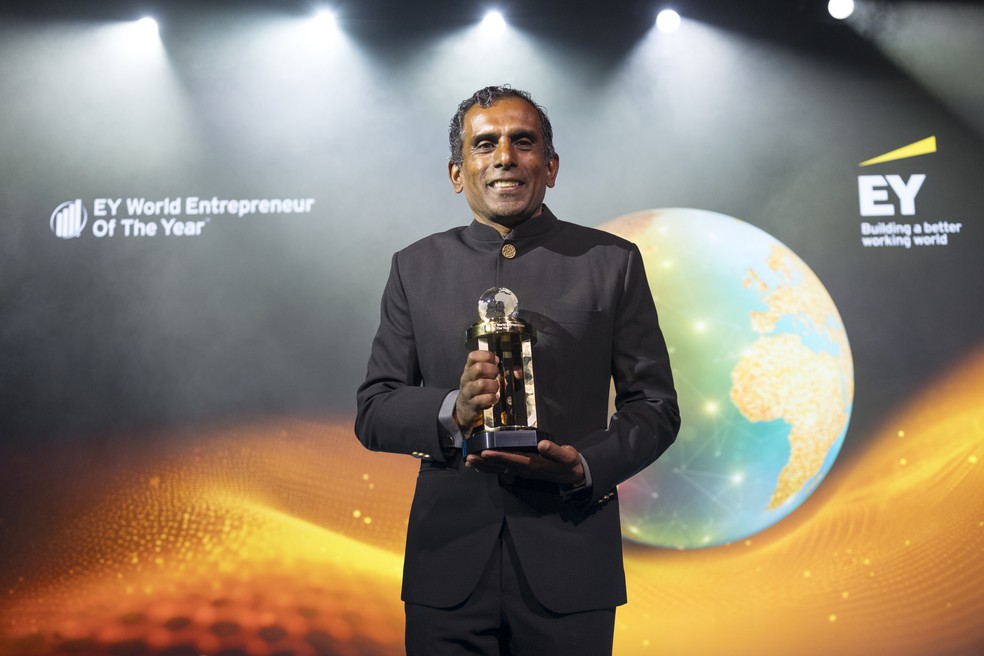 Indiano Vellayan Subbiah é eleito empreendedor do ano pelo prêmio EY ...