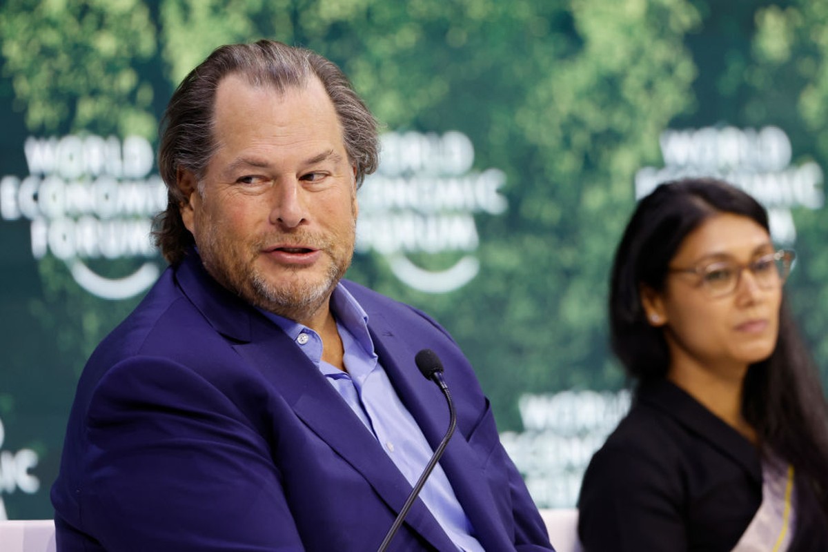 CEO da Salesforce diz que empresa cortou 4 mil cargos de suporte devido ...