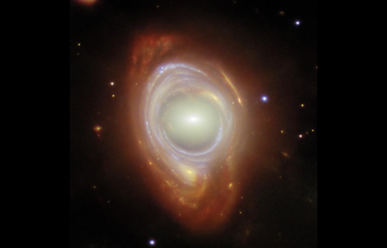 O que são os anéis de Einstein, fenômeno raro capturado pelo Telescópio ...