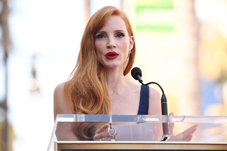 Jessica Chastain critica Apple pelo adiamento da estreia de 'The Savant ...