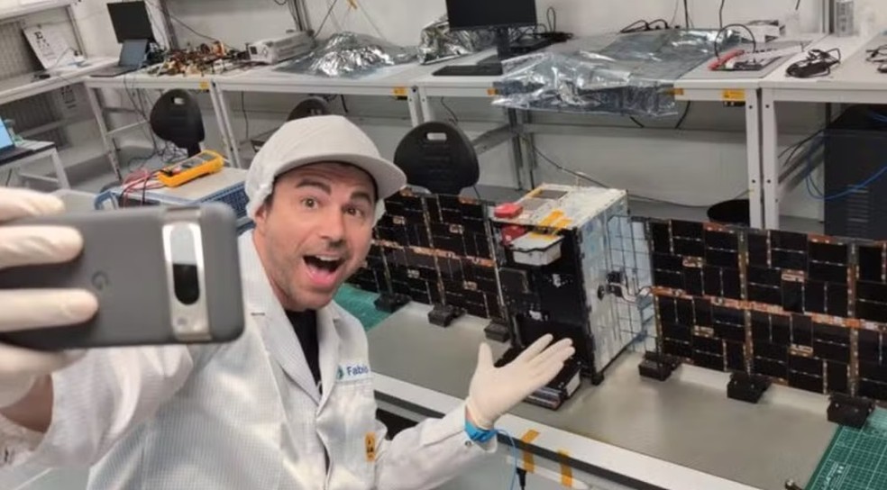 Ex-engenheiro da Nasa e youtuber vai lançar satélite que tira uma ...