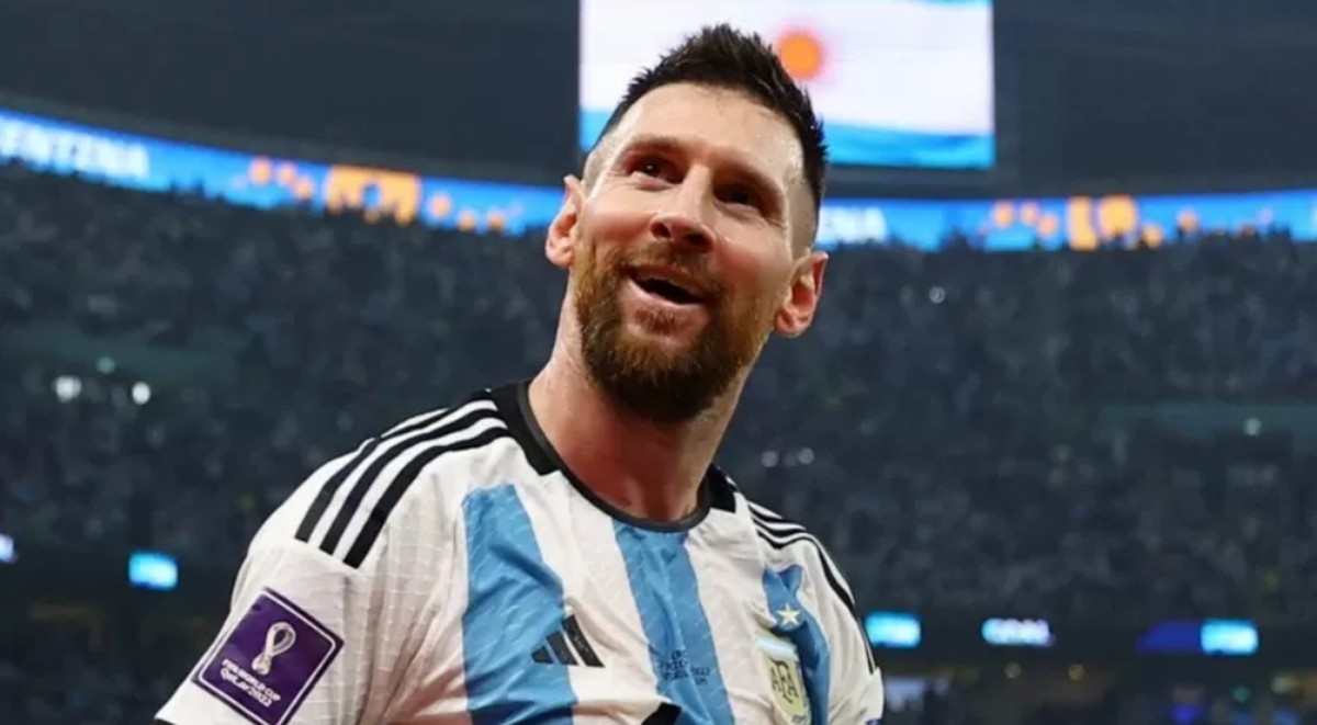 Lionel Messi entra para o clube dos bilionários em atividade com ...
