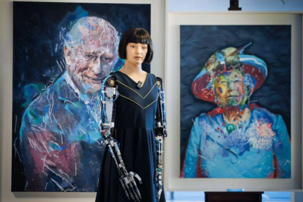 Robô humanoide afirma que não pretende 'substituir artistas humanos'