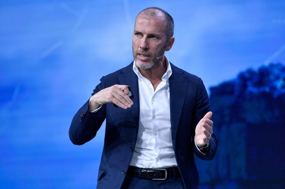 Pietro Labriola é reeleito como CEO do Grupo TIM | Empresas | Época ...