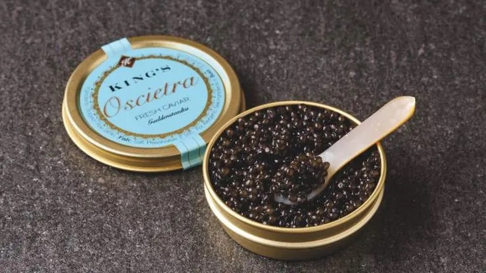 Quem é a rainha do caviar, que fornece produto à família real britânica